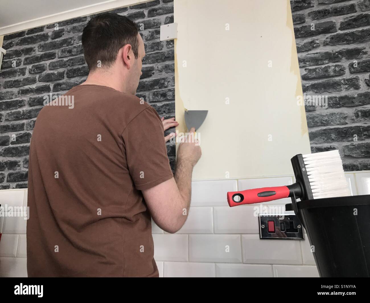 Wallpaper wallpapering hi-res stock photography and images - Alamy