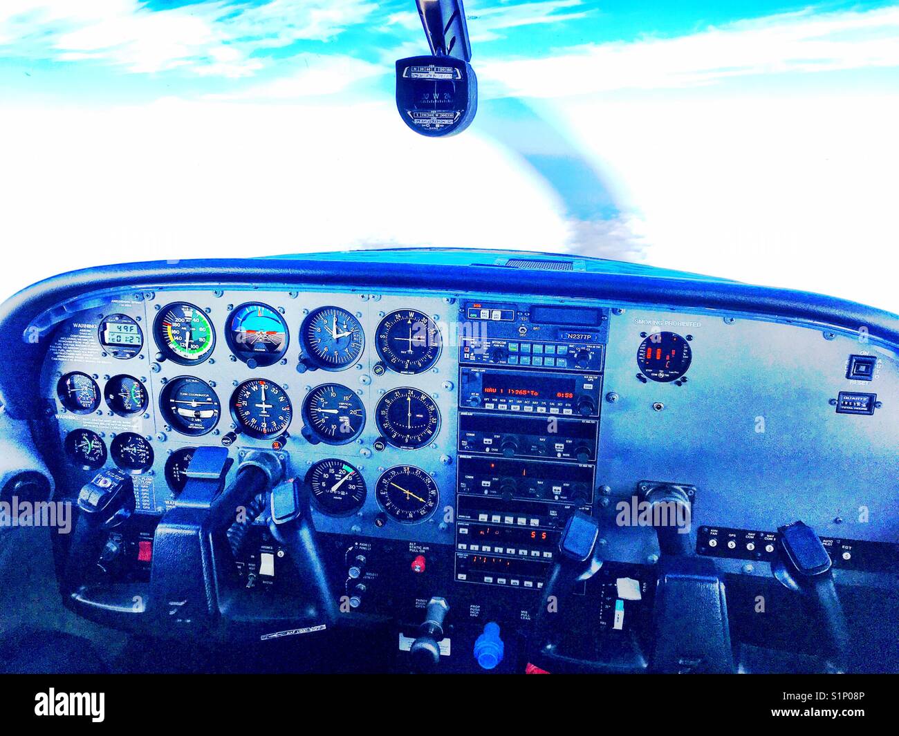 Airplane cockpit hi-res stock photography and images - Alamy