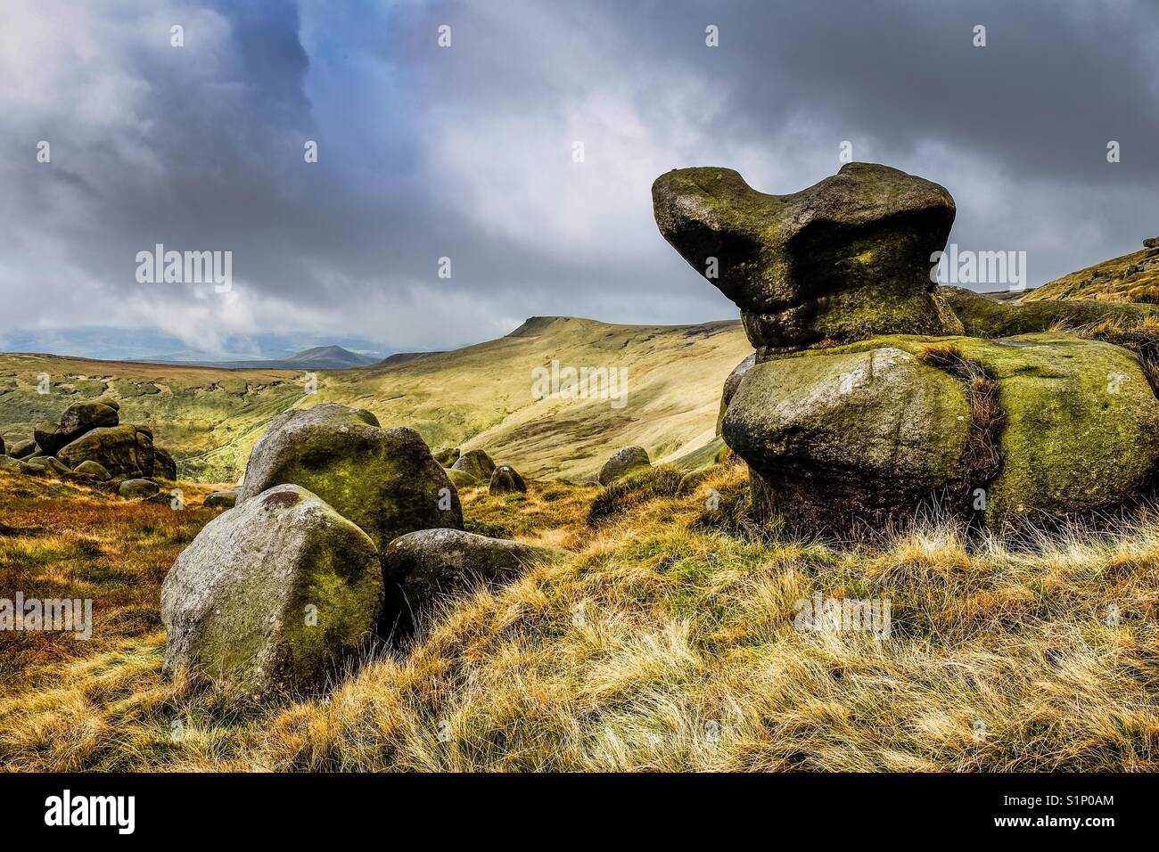 Rock formations on Kinder Scout, Derbyshire, Peak District, England ...