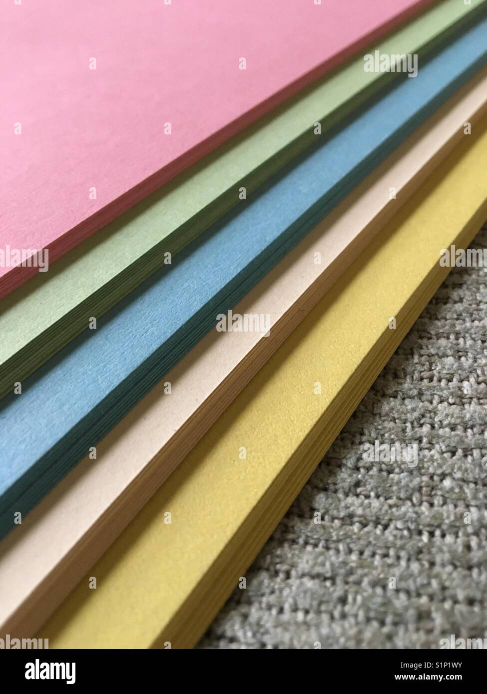 Coloured card hi-res stock photography and images - Alamy