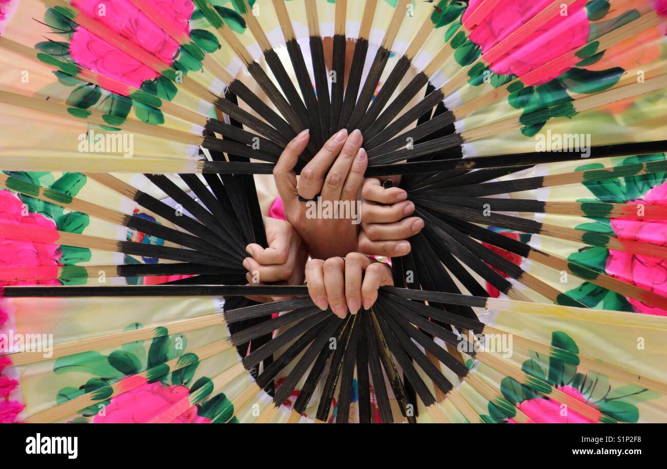 Chinese fan dance hi-res stock photography and images - Alamy
