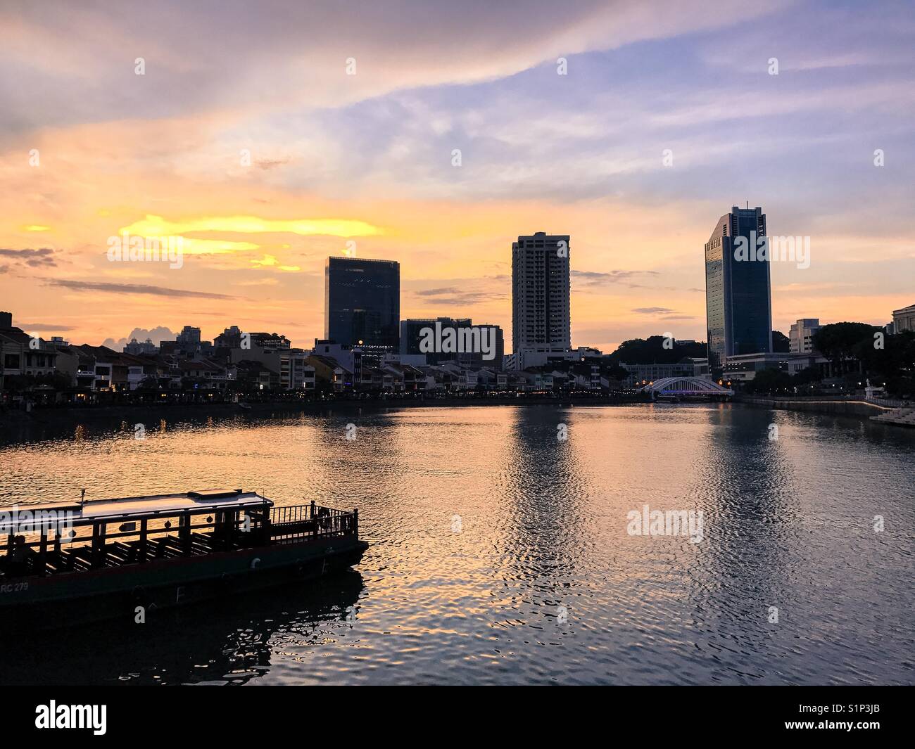 Singapore sunset hi-res stock photography and images - Alamy