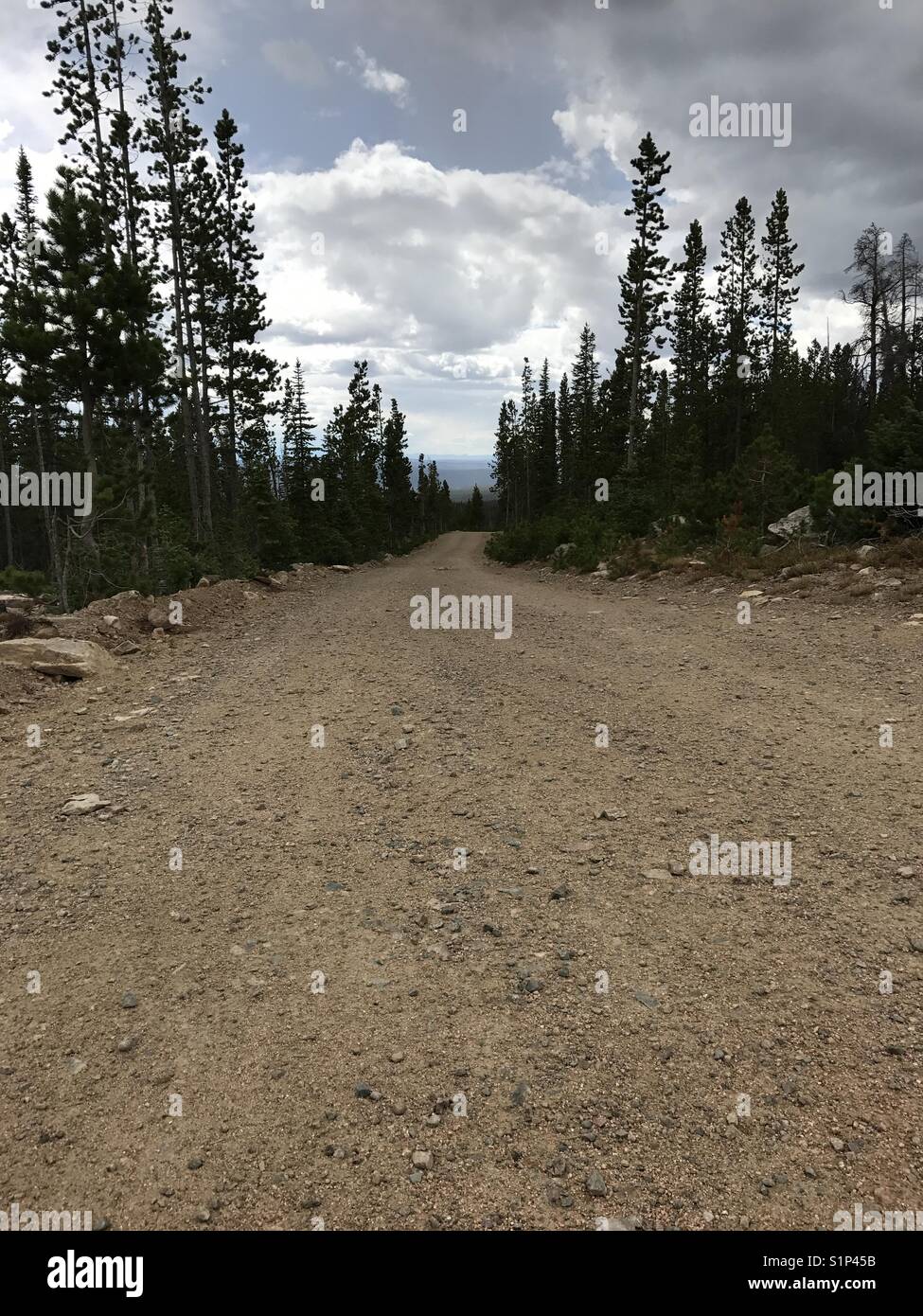 The road less traveled hi-res stock photography and images - Alamy