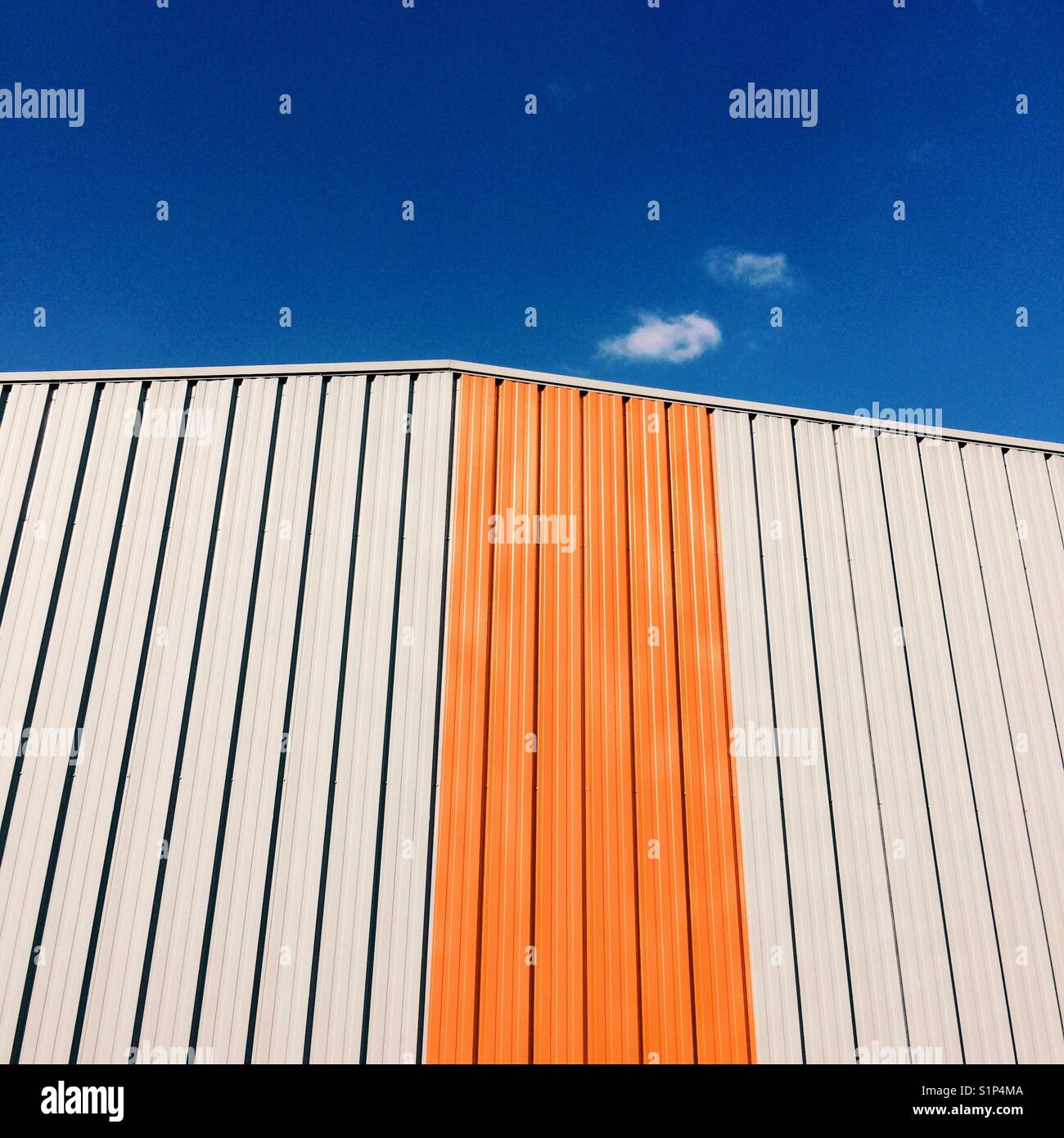 Modern abstract building hi-res stock photography and images - Alamy