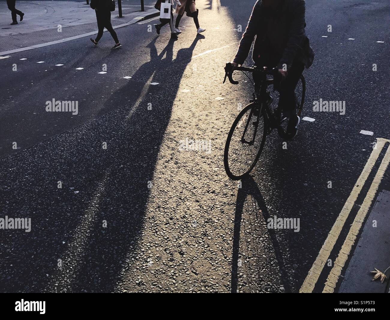 Shadow of office workers hi-res stock photography and images - Alamy