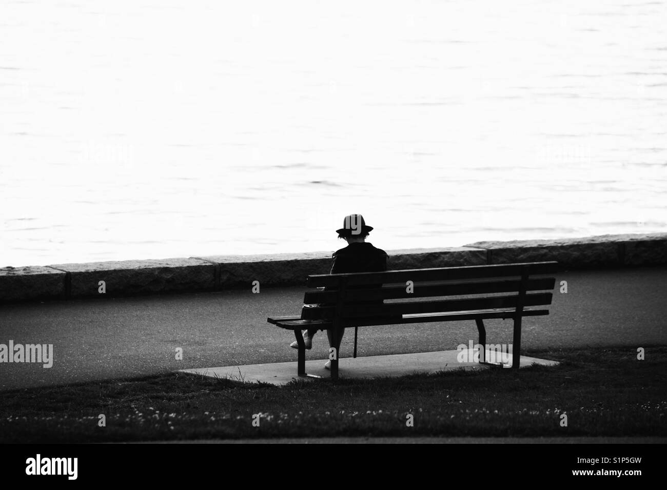 Lone person ocean hi-res stock photography and images - Alamy