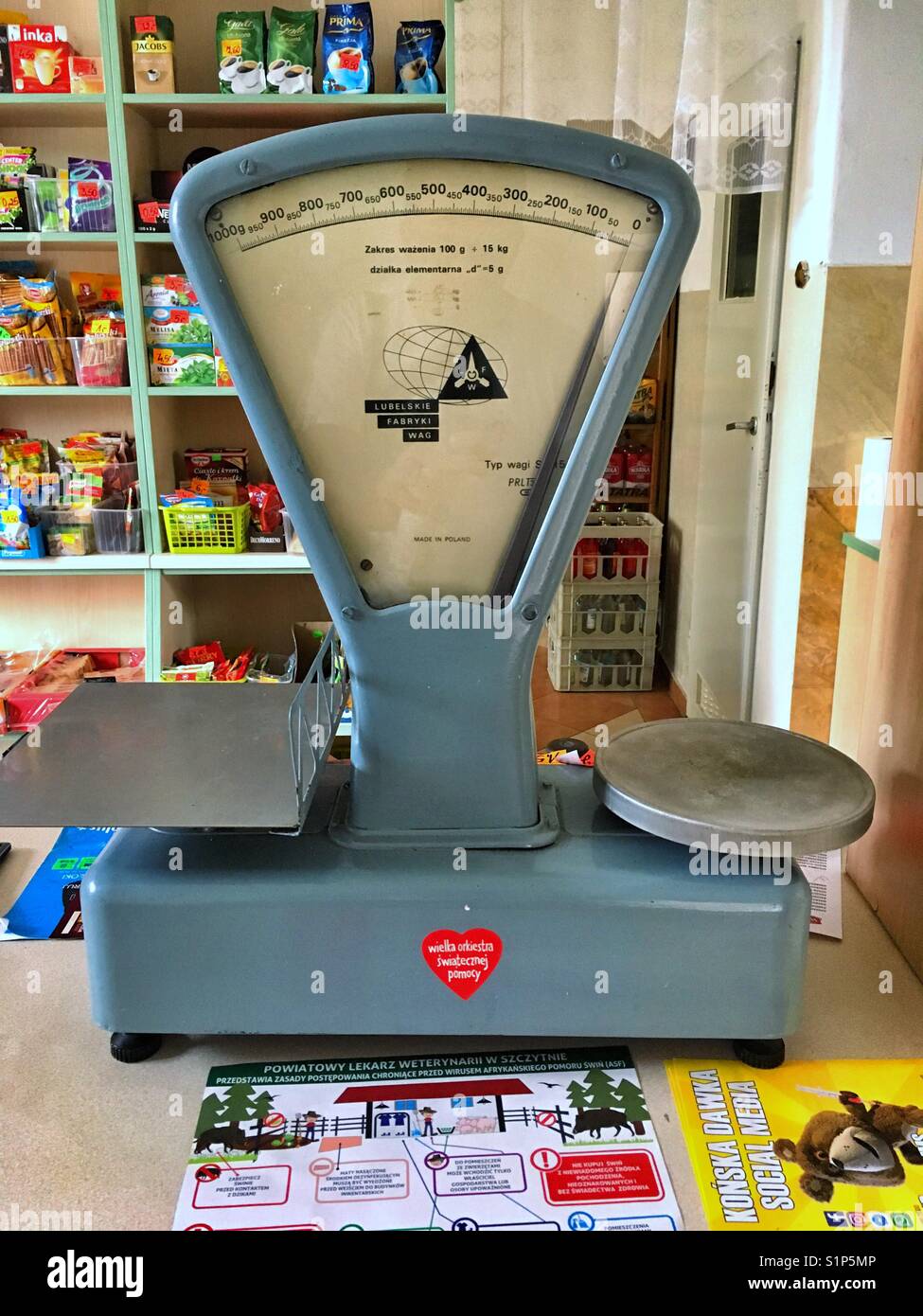 Old grocery store scales hi-res stock photography and images - Alamy