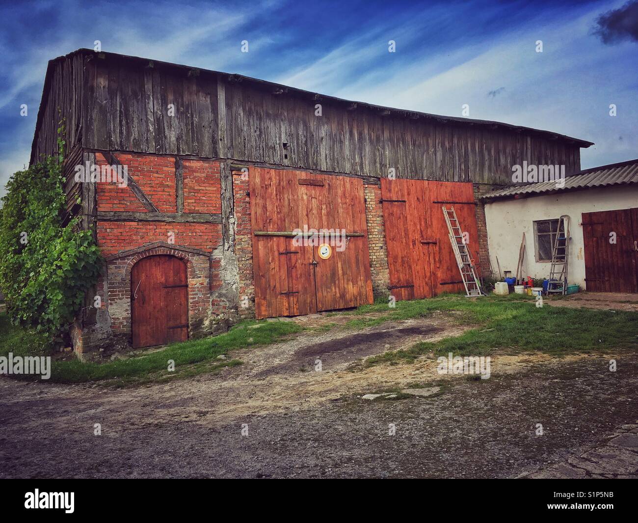 Old polish barn hi-res stock photography and images - Alamy