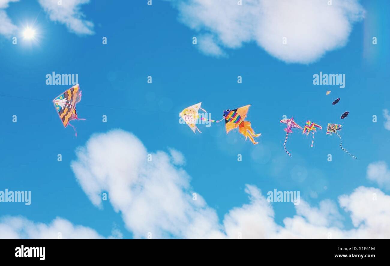 Flying kites hi-res stock photography and images - Alamy