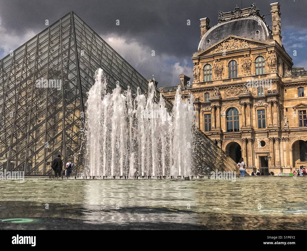 Louvre building hi-res stock photography and images - Alamy