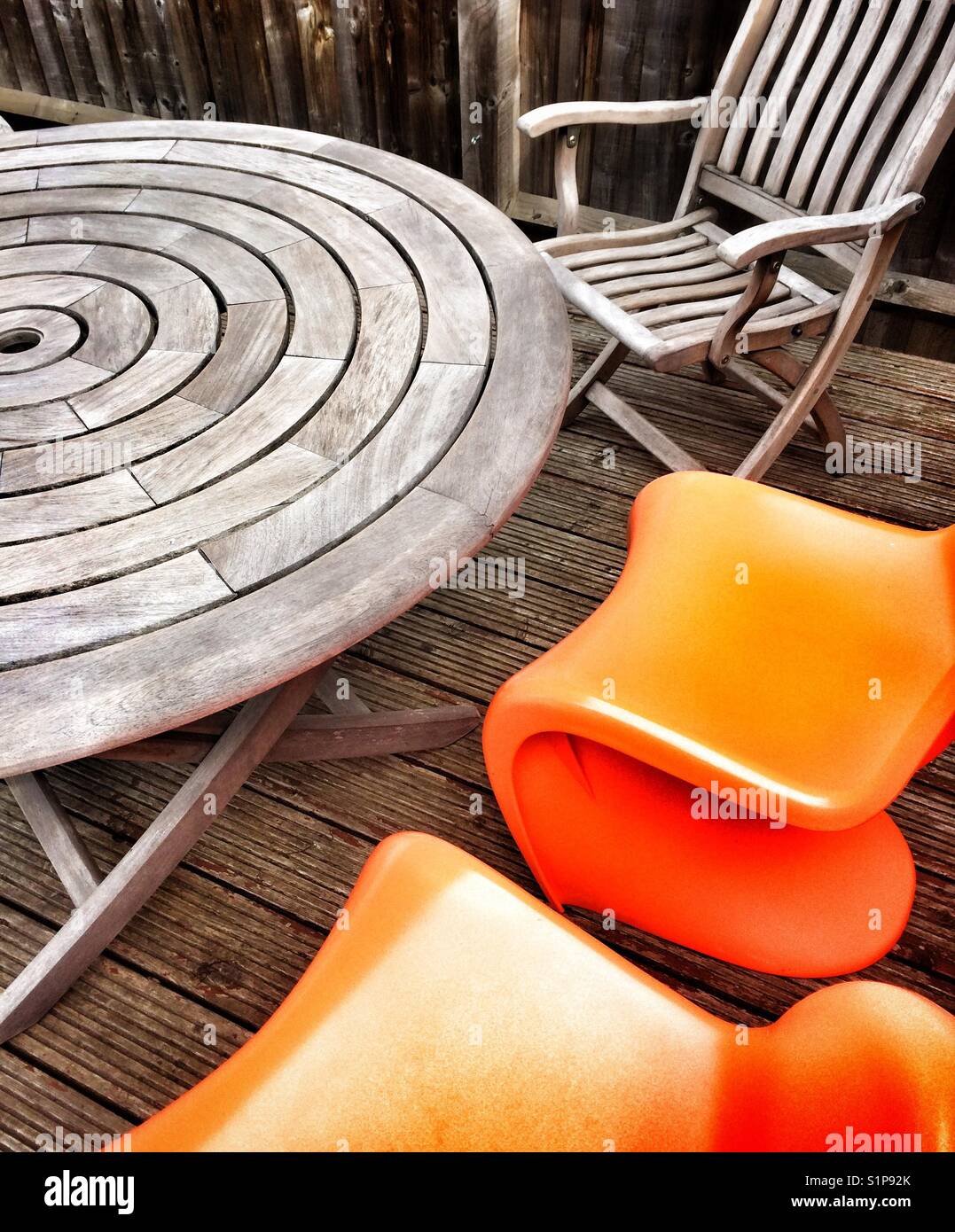 Patio table and chairs hi-res stock photography and images - Alamy
