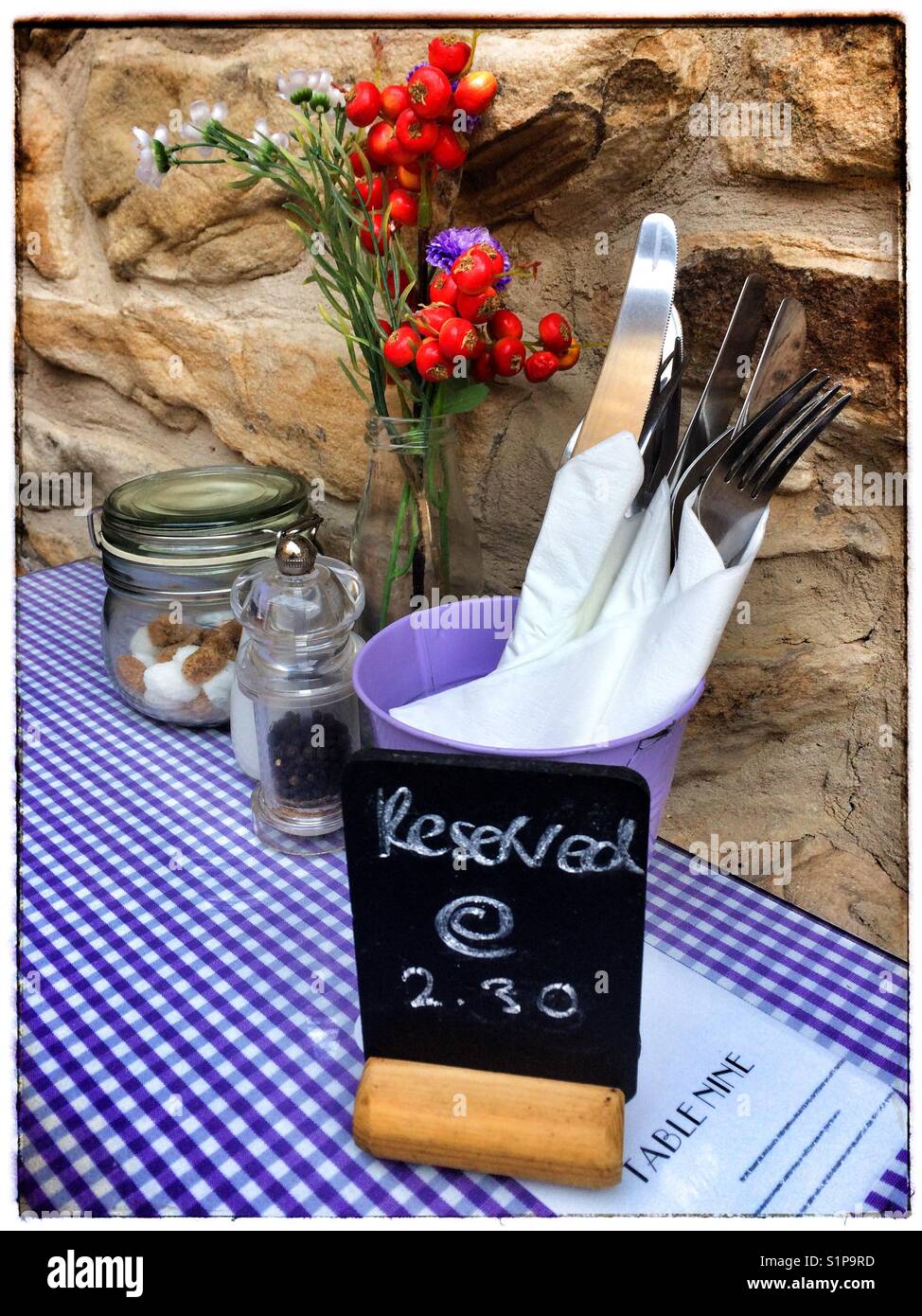 BarBits Reserved Table Sign - Flexible Plastic Tabletop Sign For ...