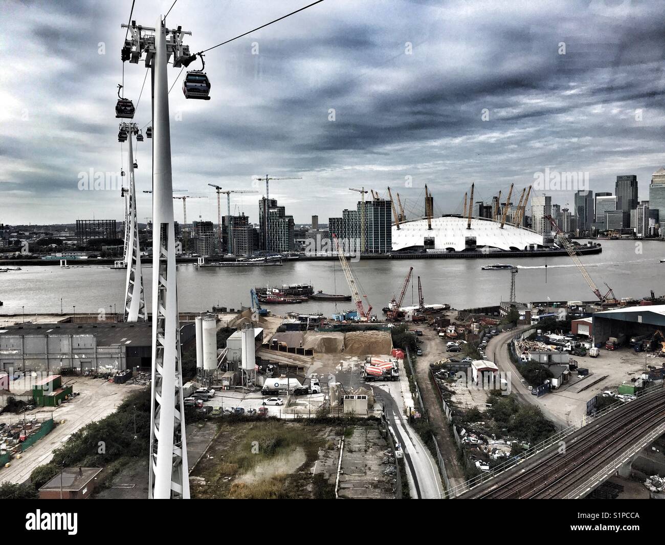 Emirates Air Line Cable car with the o2 in the background Stock Photo ...