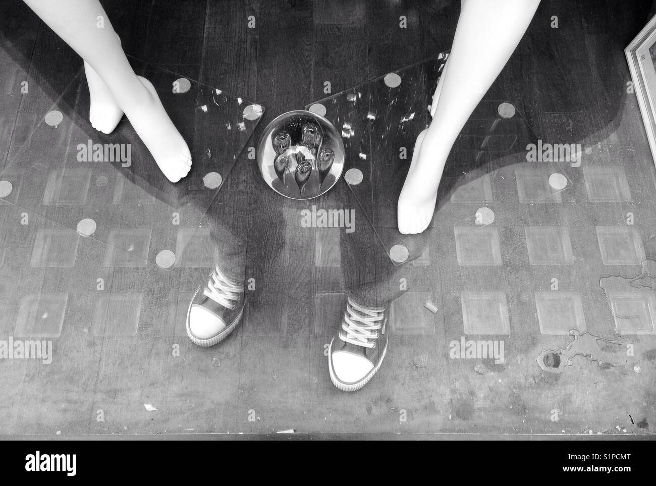 Reflection of feet hi-res stock photography and images - Alamy