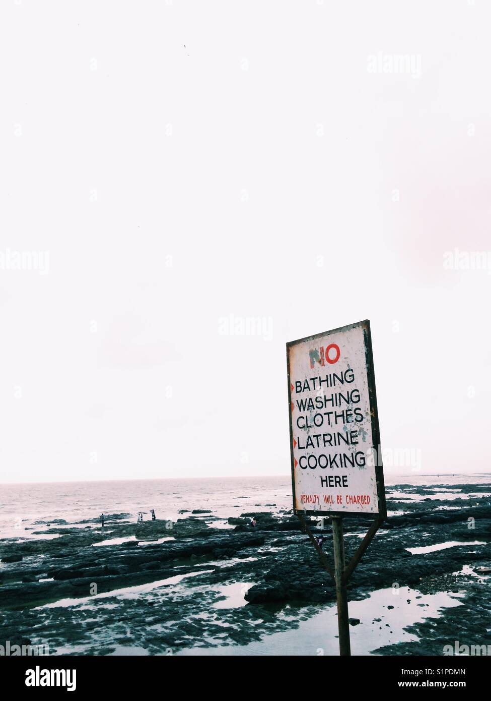 Beach signs hi-res stock photography and images - Alamy