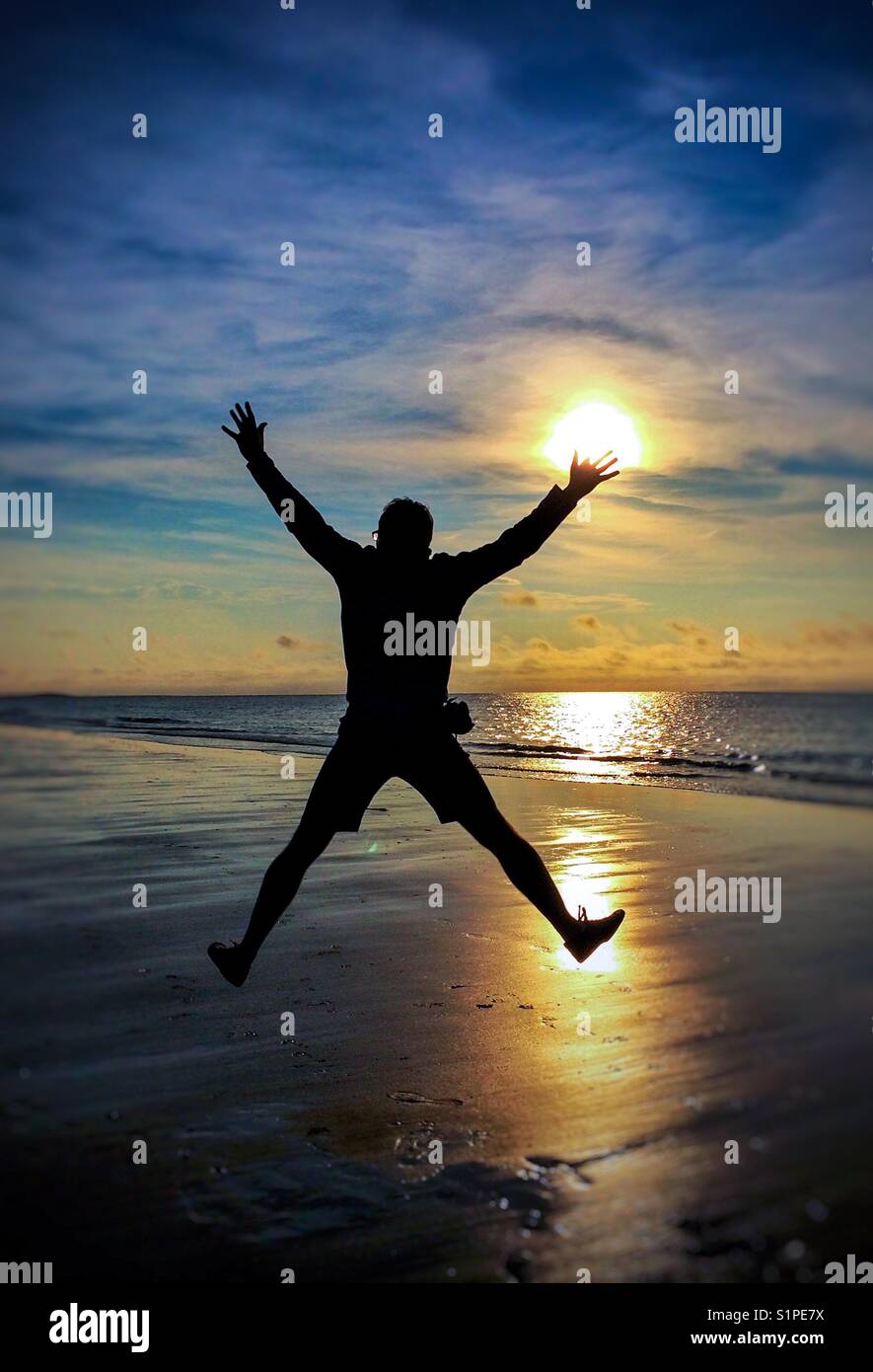 Boy high jump hi-res stock photography and images - Alamy