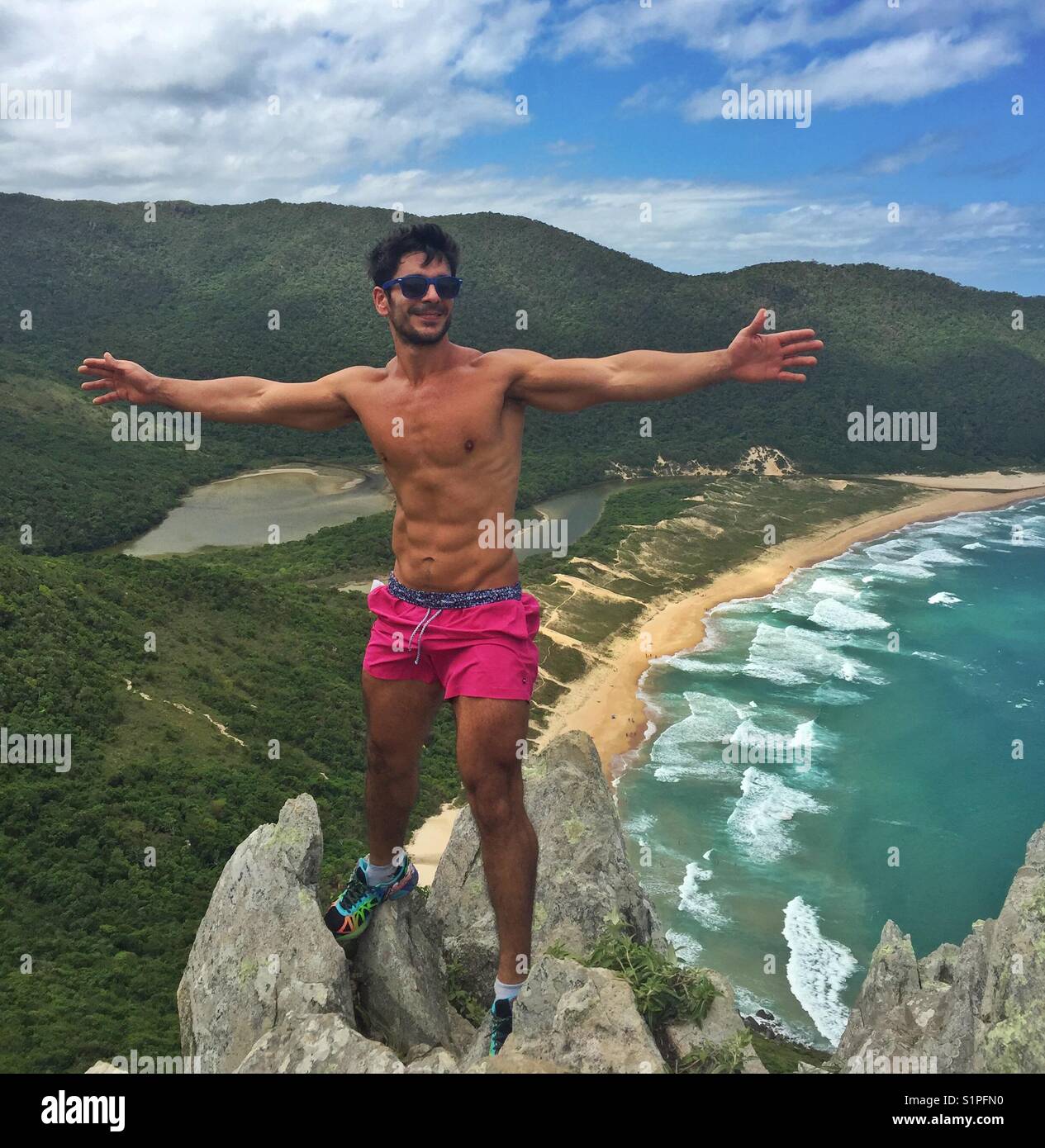 Man and freedom hi-res stock photography and images - Alamy