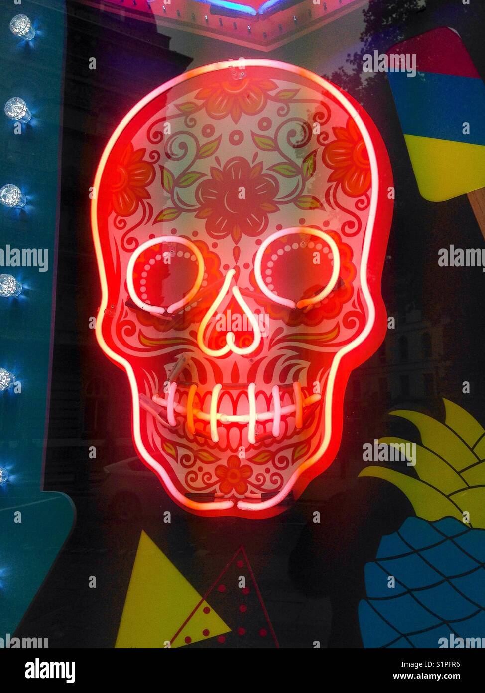 Vintage lighted sign hi-res stock photography and images - Alamy