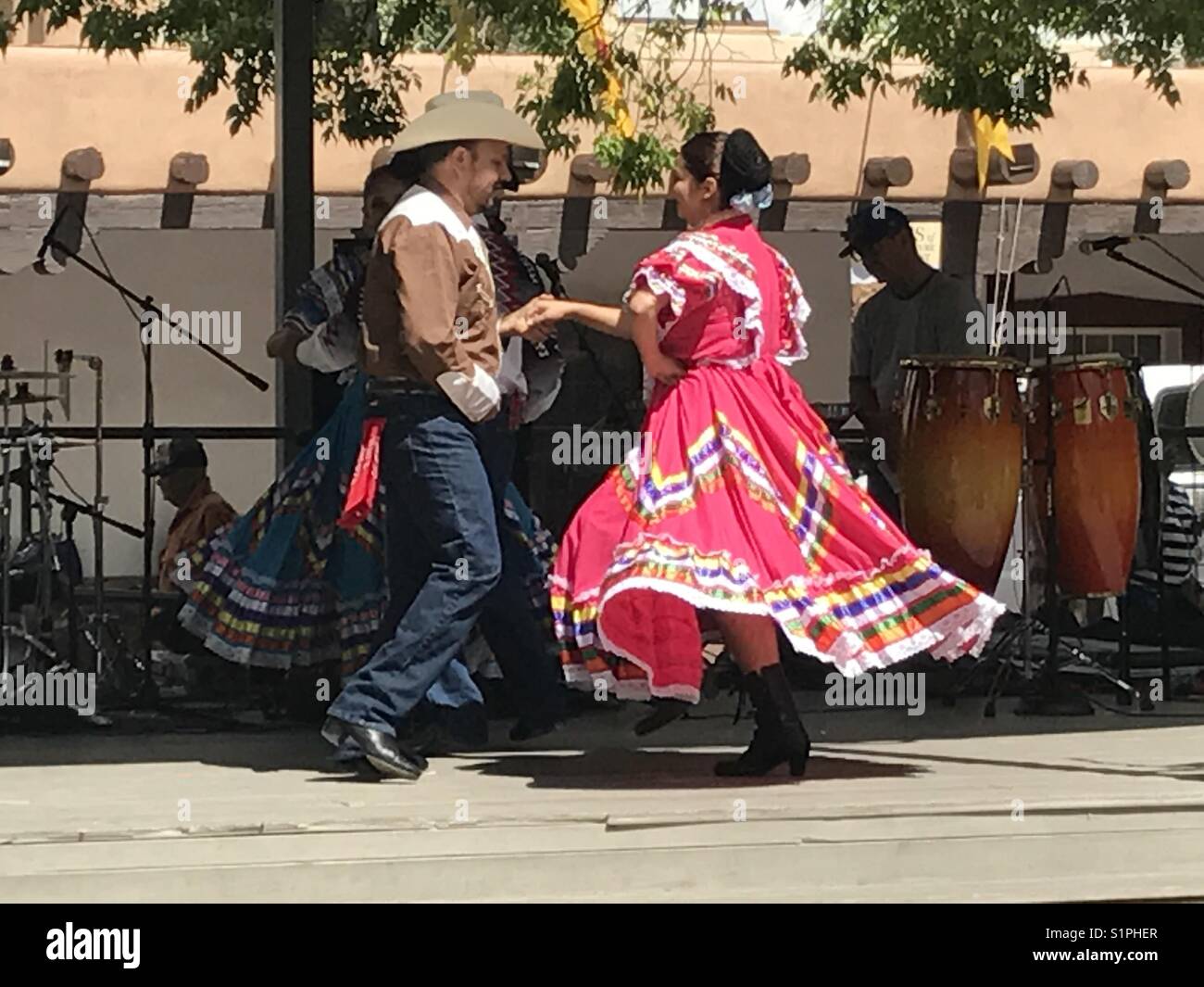 Mexican dance hi-res stock photography and images - Alamy