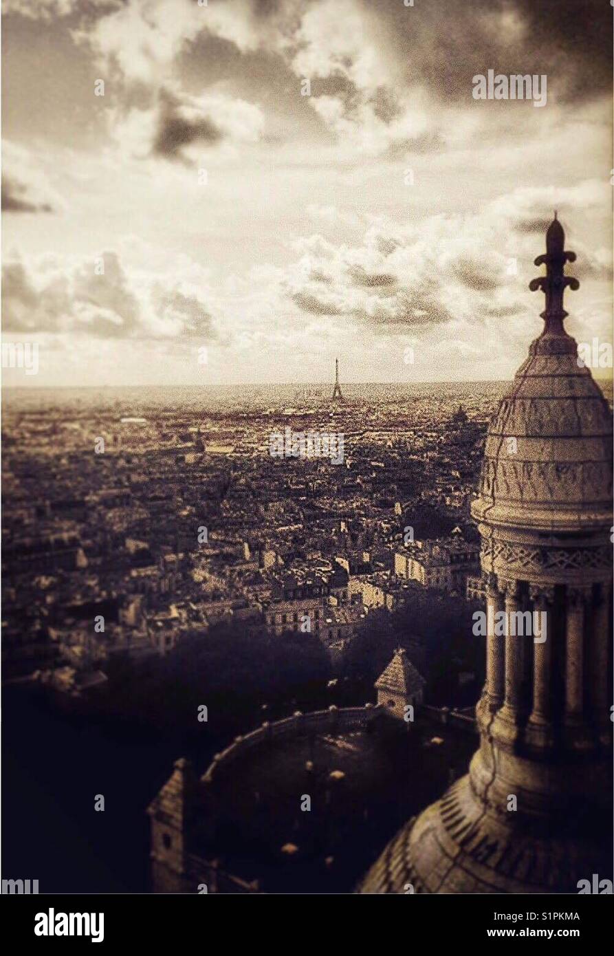 Sepia paris hi-res stock photography and images - Alamy