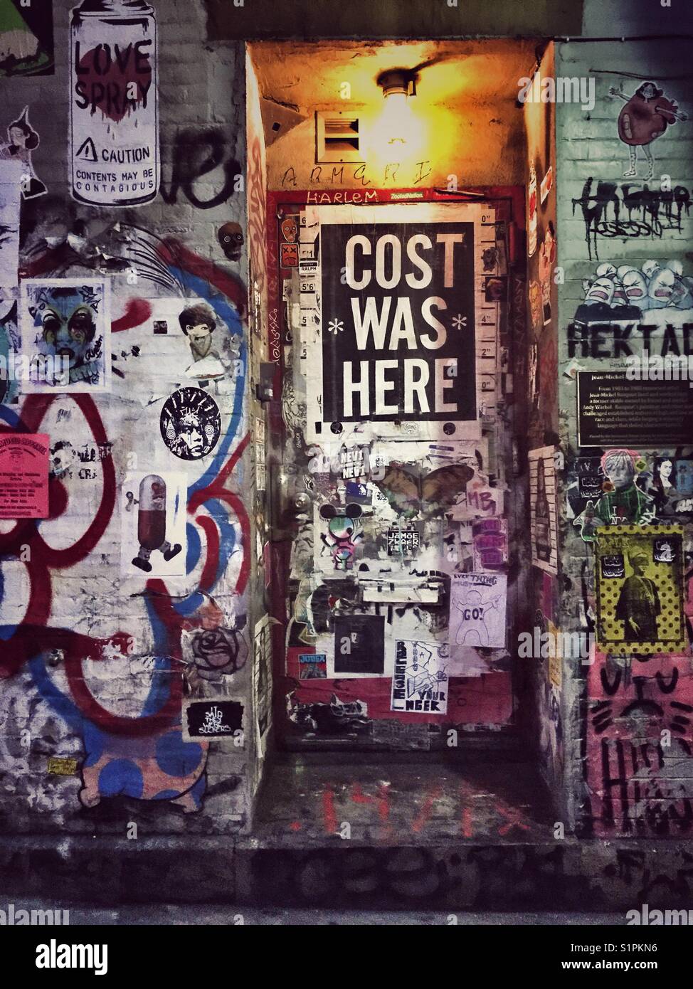 Graffiti and ads hi-res stock photography and images - Alamy