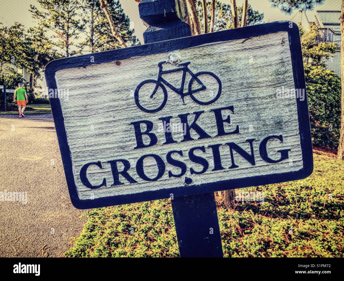 Bike crossing sign hi-res stock photography and images - Alamy