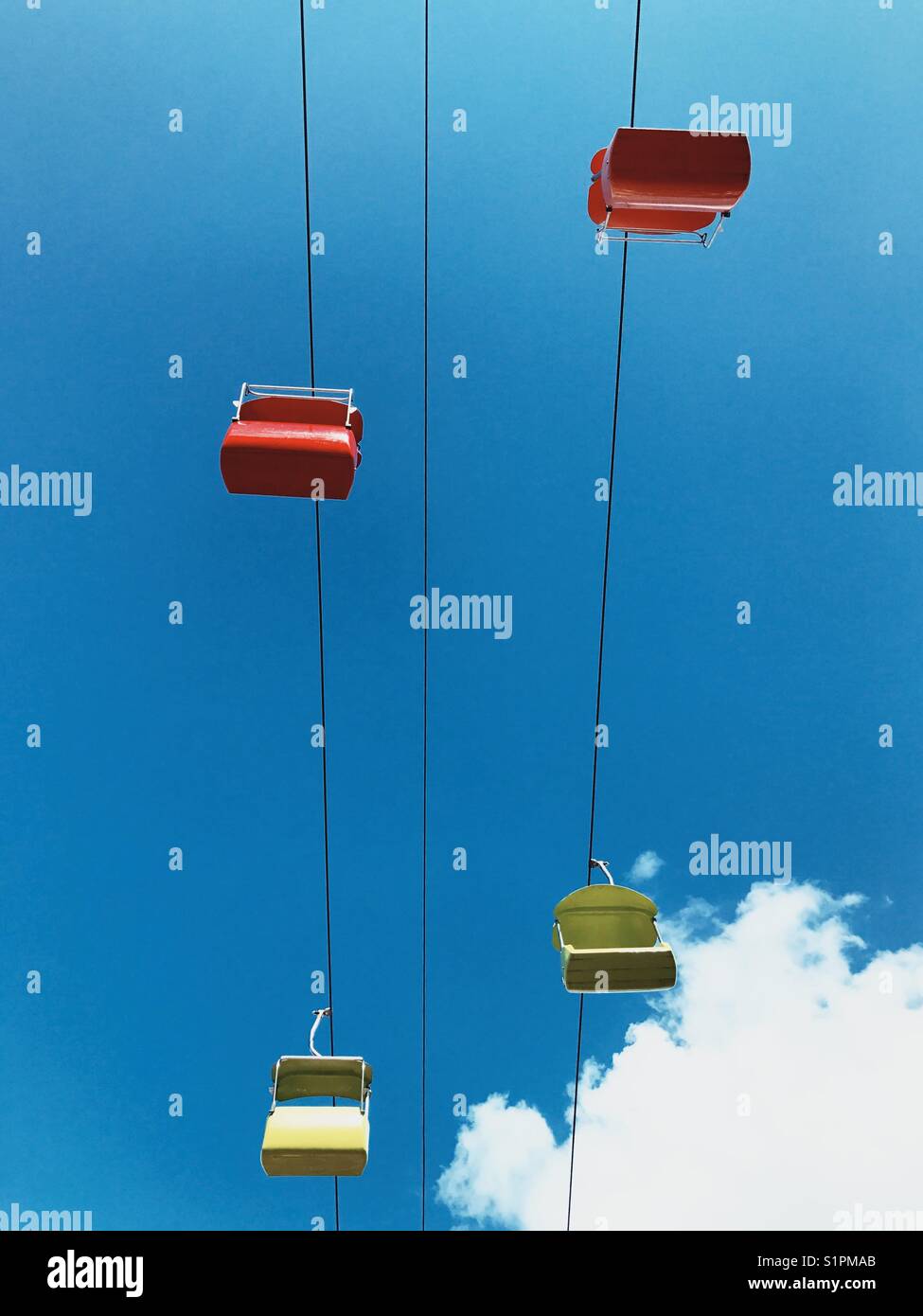 Sky line look up hi-res stock photography and images - Alamy