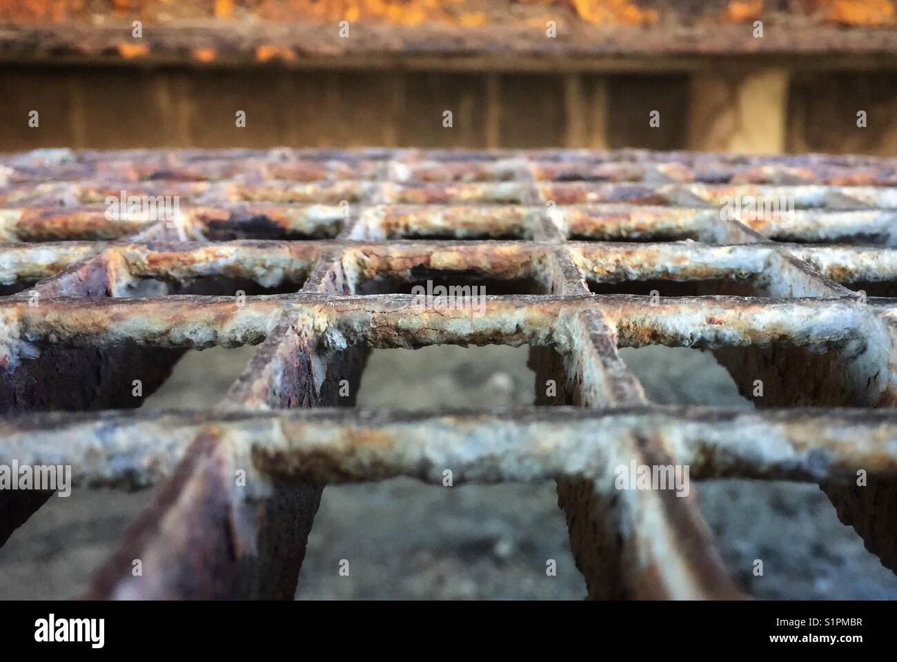Rusty metal mesh hi-res stock photography and images - Alamy