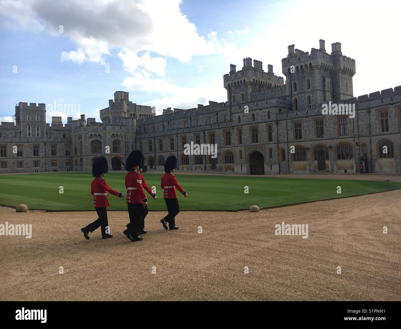 Queen queens guard hi-res stock photography and images - Alamy