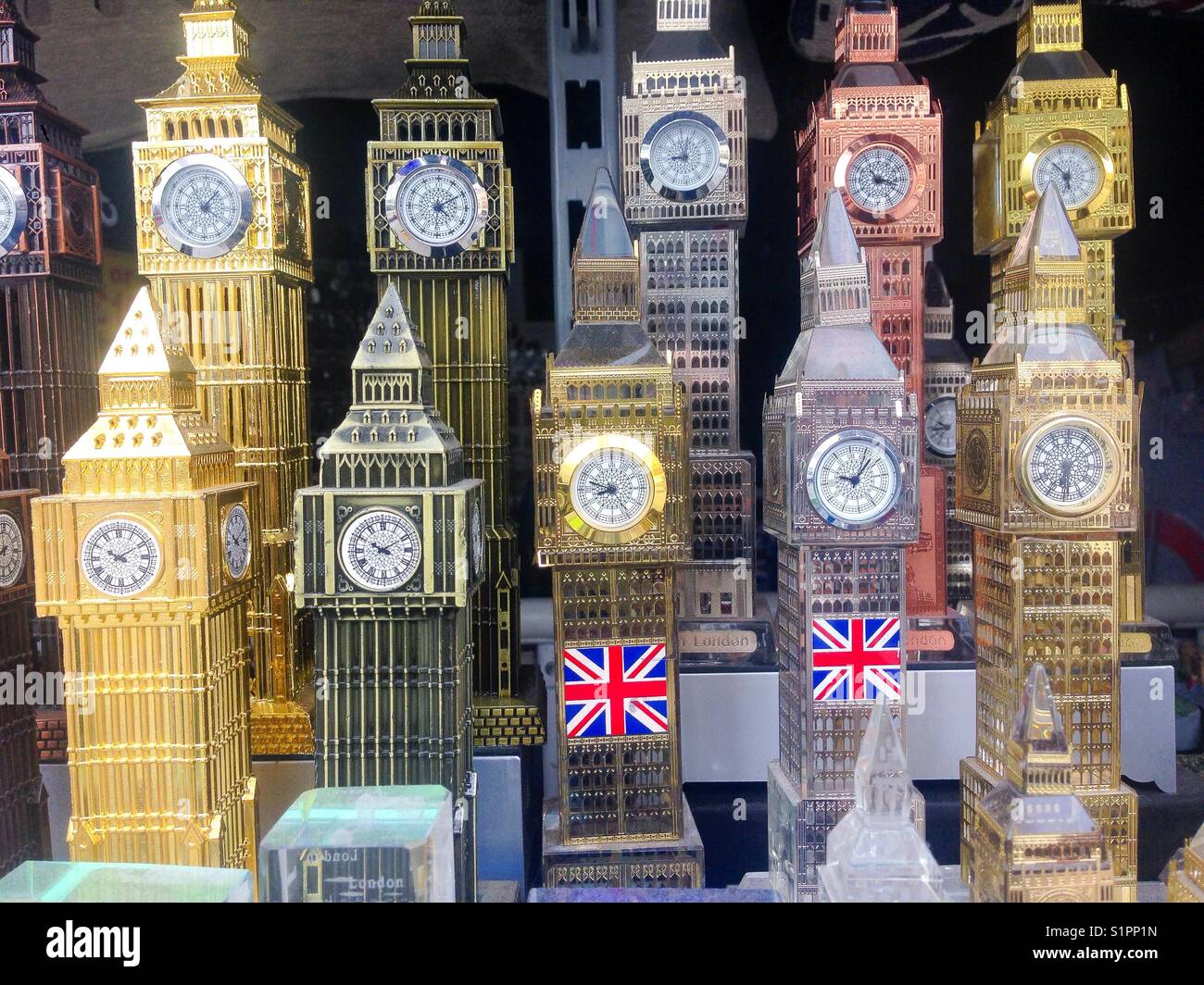 London flag toy shop hi-res stock photography and images - Alamy