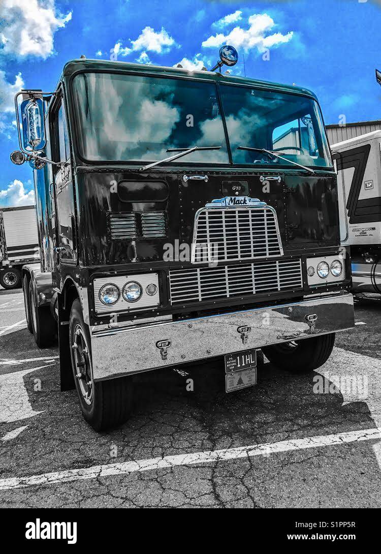 Truck mack hi-res stock photography and images - Alamy