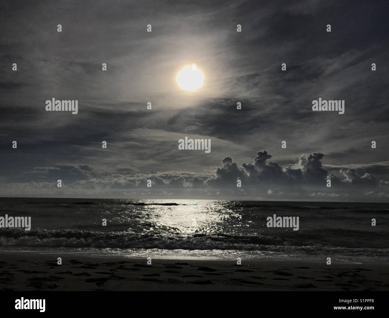 Sun moon gulf hi-res stock photography and images - Alamy
