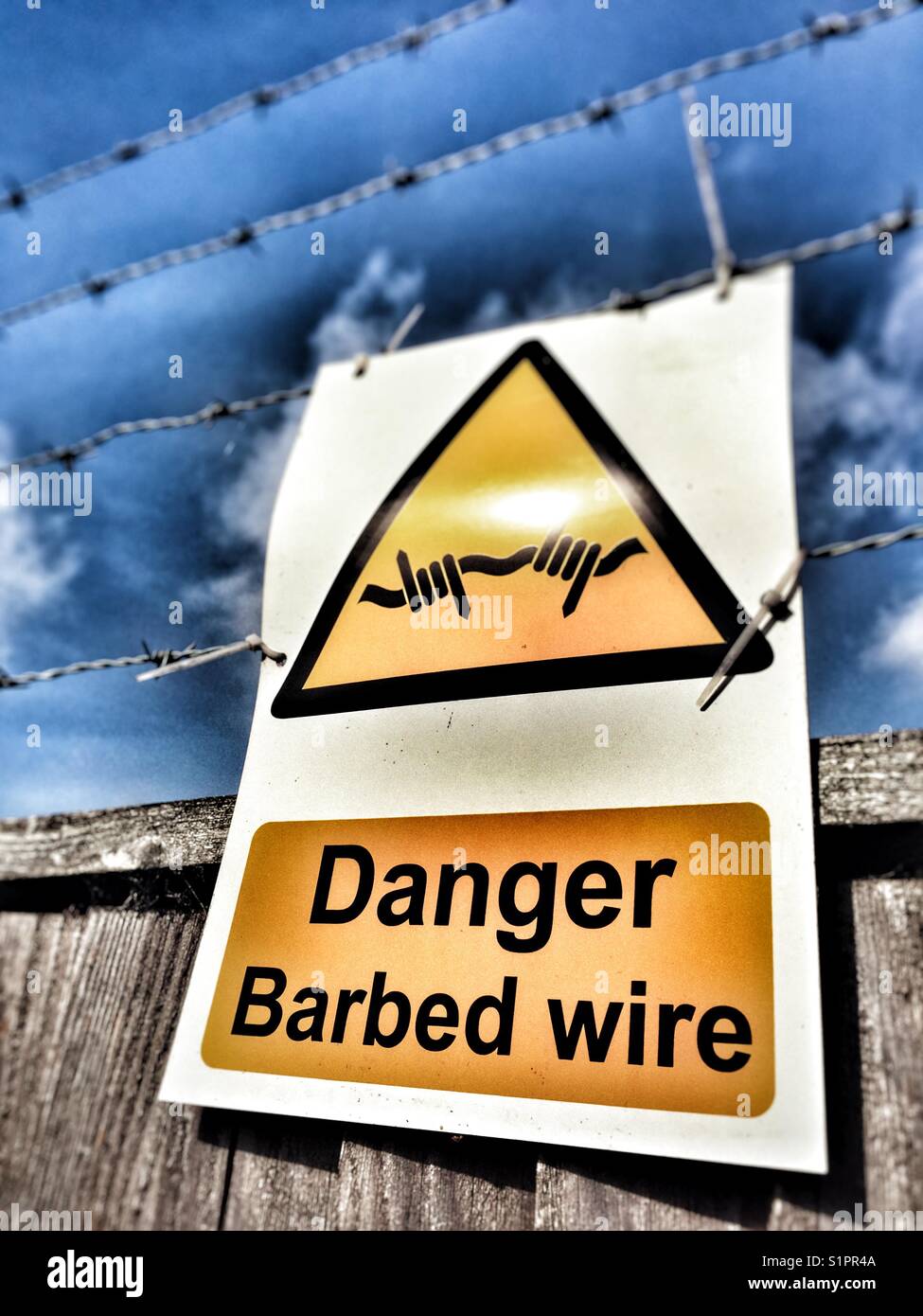 Barbed wire sign hi-res stock photography and images - Alamy