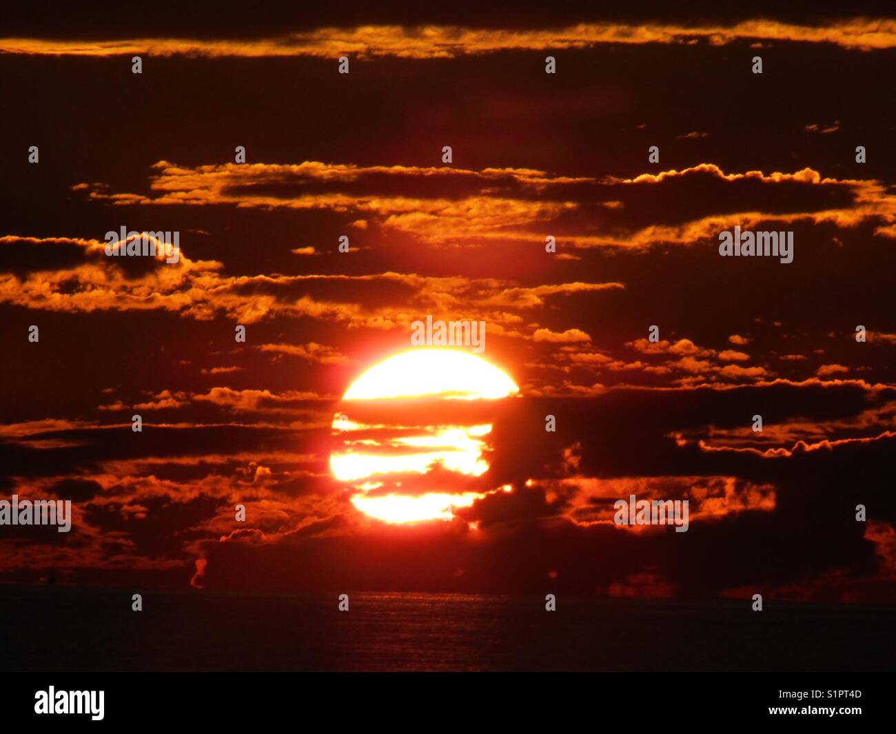 Fire of sun hi-res stock photography and images - Alamy