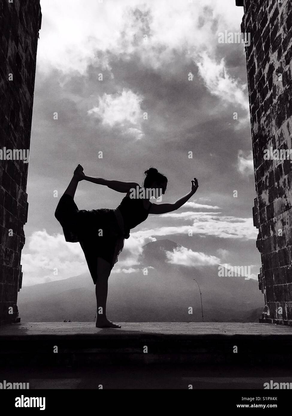 Striking a pose before the mountain Stock Photo - Alamy