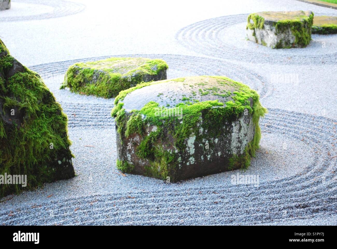 Zen Rock Gardens Stock Photos & Zen Rock Gardens Stock Images - Alamy