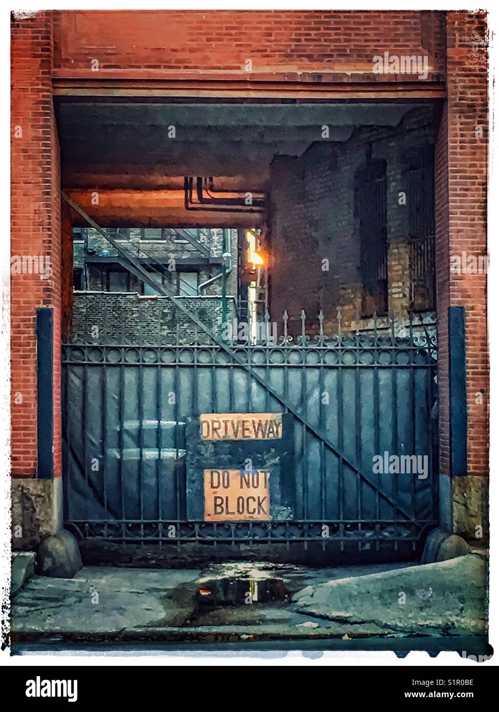 Red brick alley stairs hi-res stock photography and images - Alamy