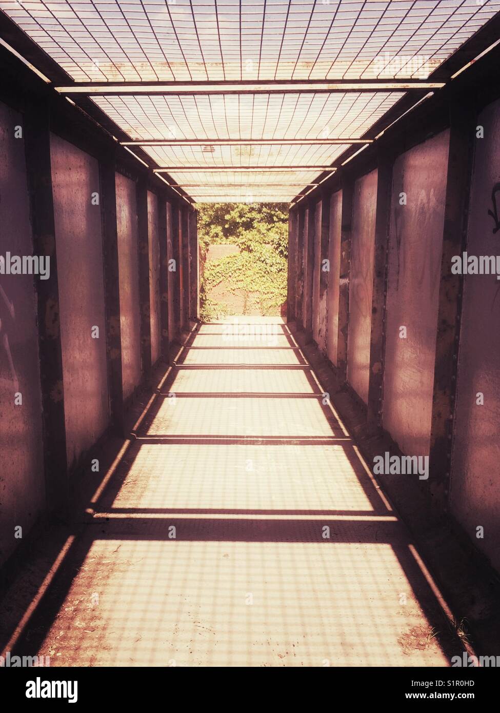 Cage bridge hi-res stock photography and images - Alamy