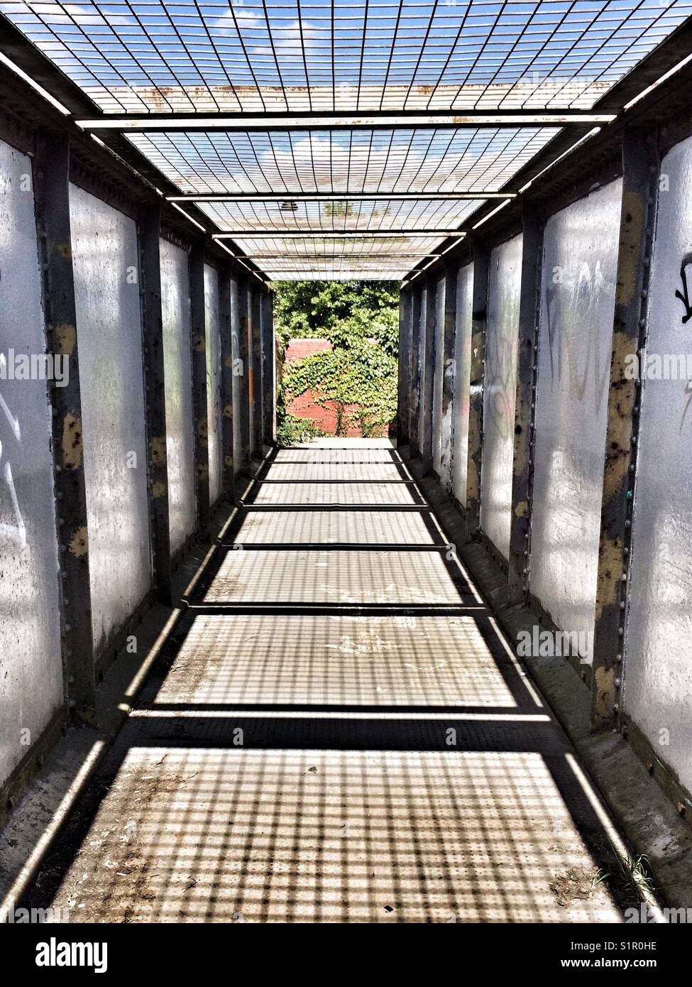 Cage bridge hi-res stock photography and images - Alamy