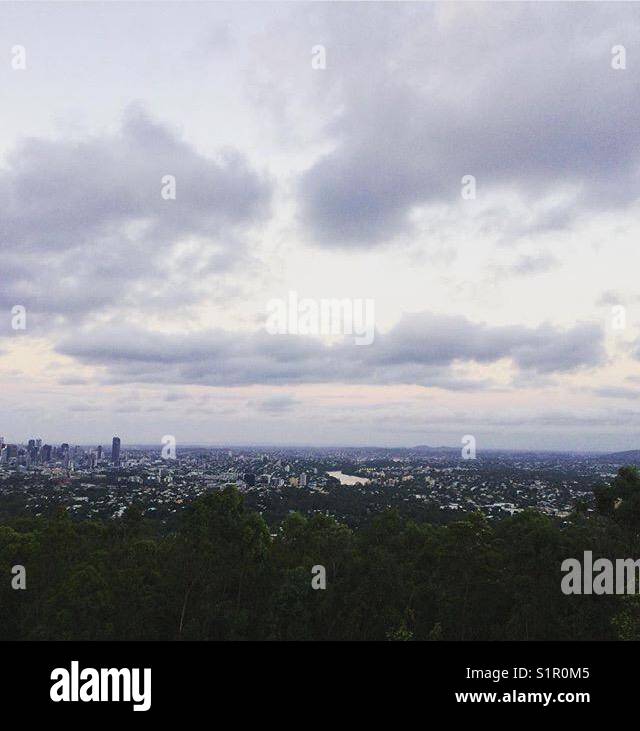 Overcast city hi-res stock photography and images - Alamy