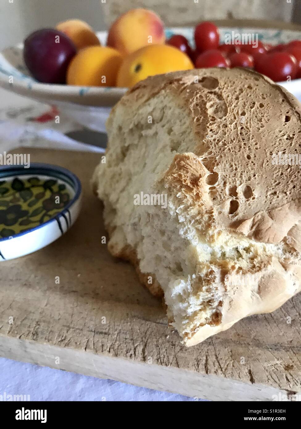 Breaking of bread hi-res stock photography and images - Alamy