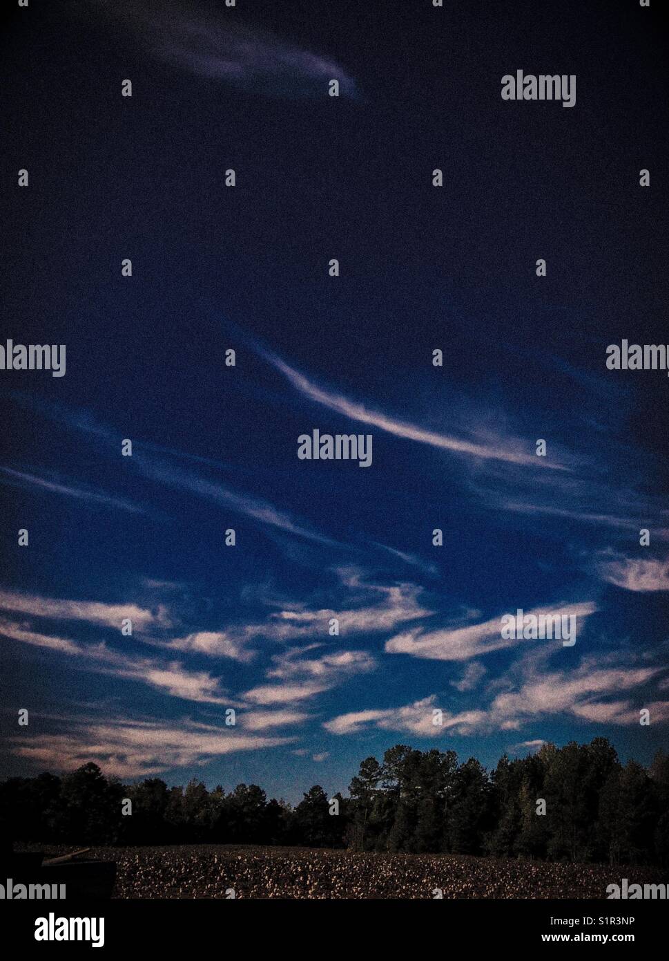 White feathery clouds hi-res stock photography and images - Alamy