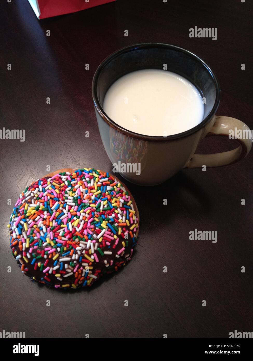 Sprinkle donut hi-res stock photography and images - Alamy