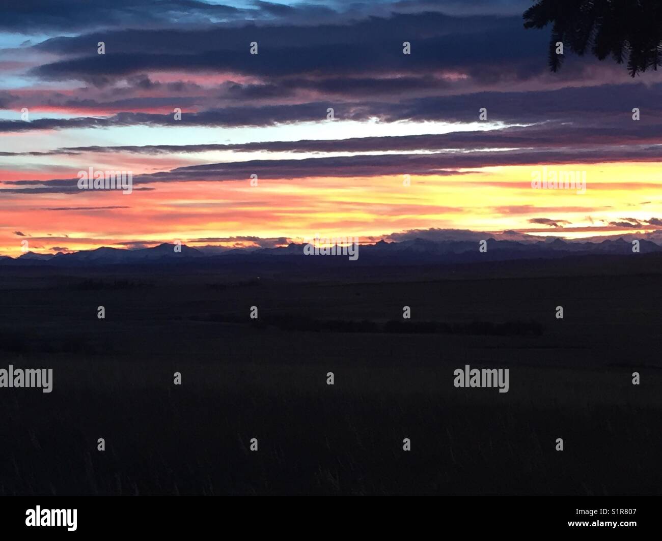 Mountains and prairie hi-res stock photography and images - Alamy