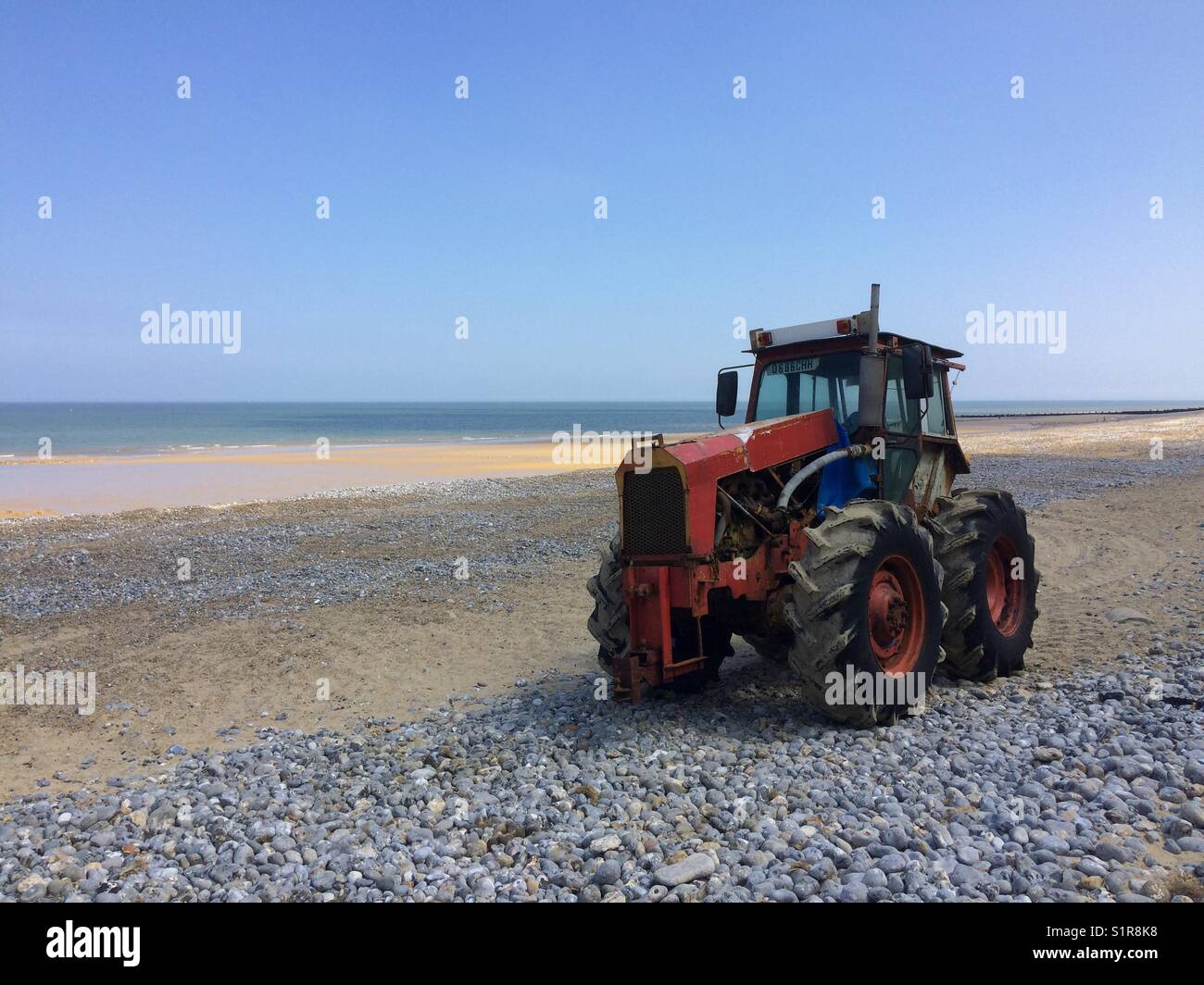 Tractor on beach hi-res stock photography and images - Alamy