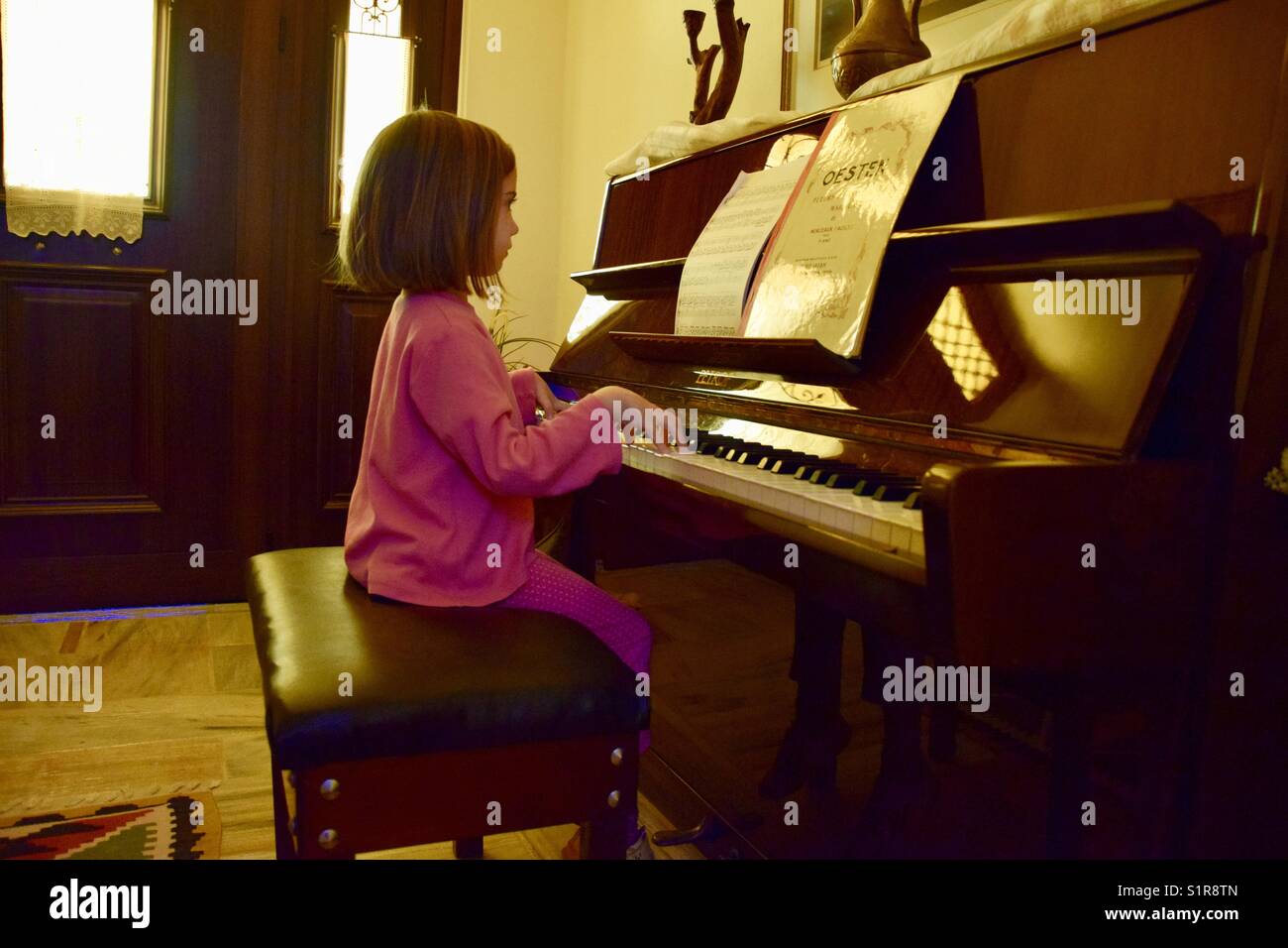 Lesson piano hi-res stock photography and images - Alamy