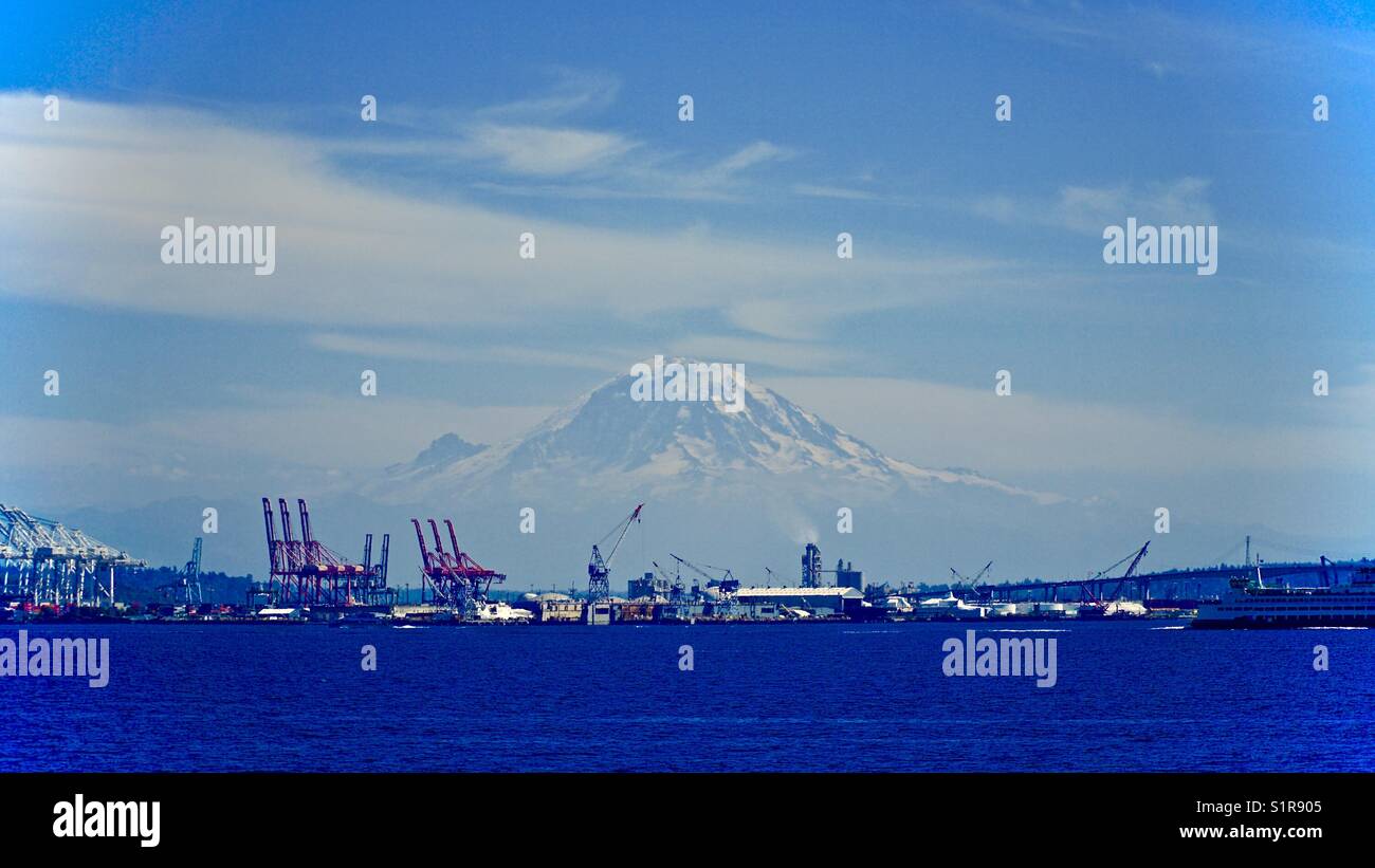 View of mt rainier hi-res stock photography and images - Alamy