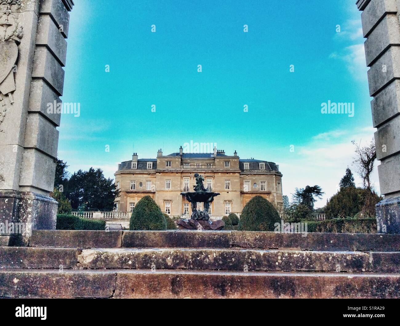 Country mansion stairs hi-res stock photography and images - Alamy