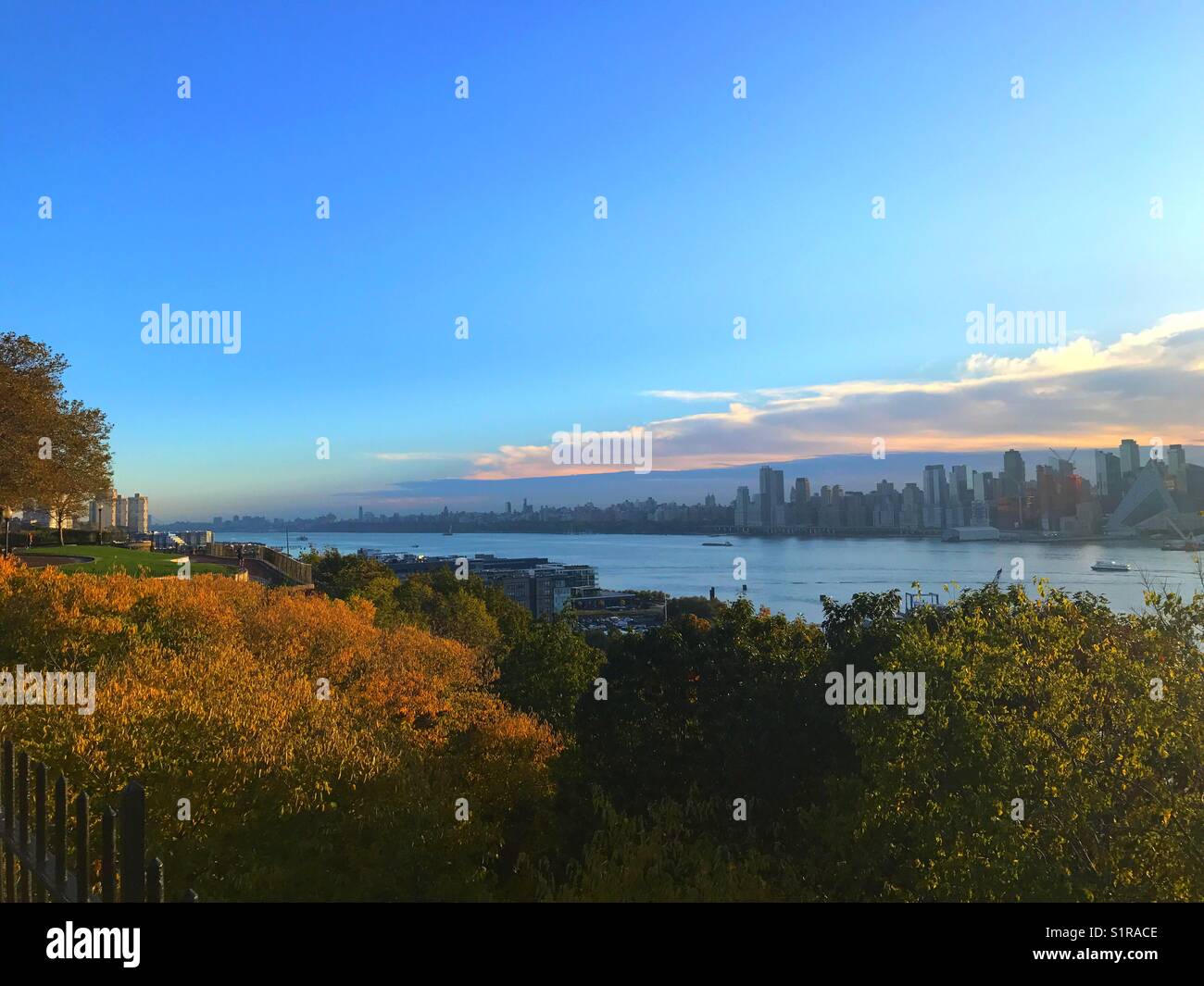 Over hudson hi-res stock photography and images - Alamy