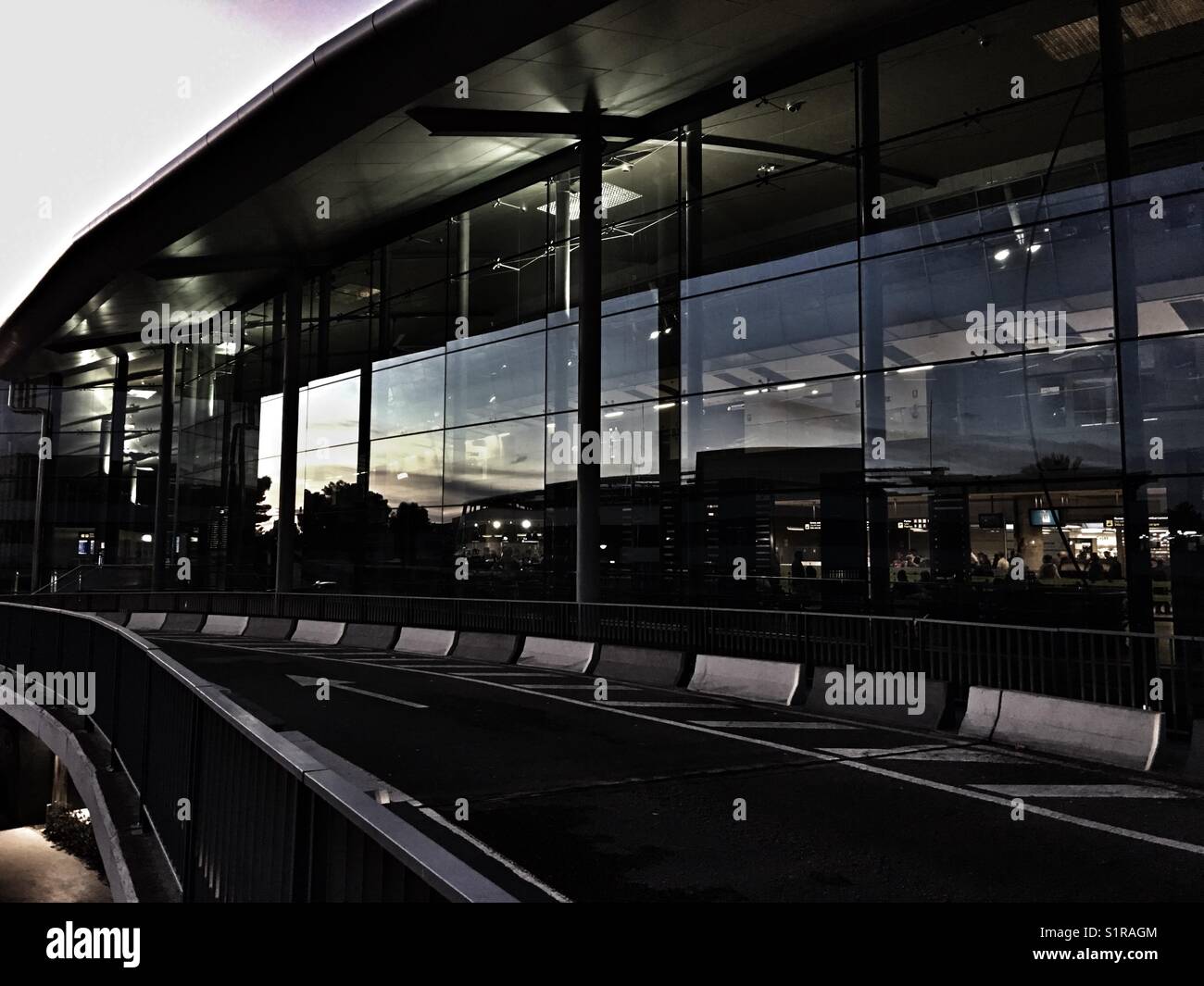Valencia airport terminal 2017 Stock Photo - Alamy